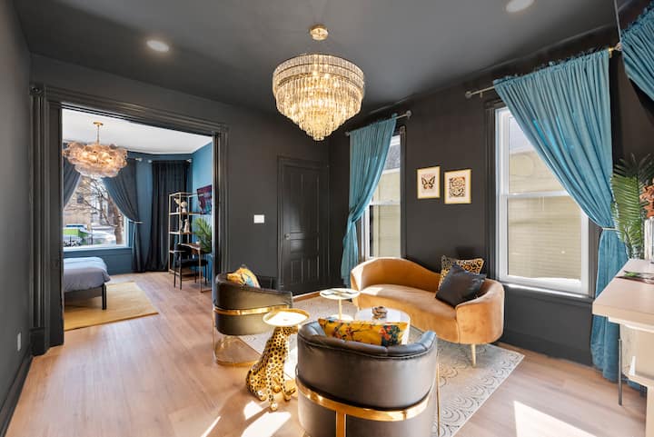 Gatsby Inspired W/ Parking Pad, Patio & Luxe Style - Milwaukee