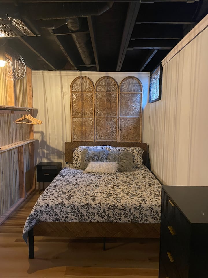 Cozy Newly Remodeled Lower Level - Kansas City, MO