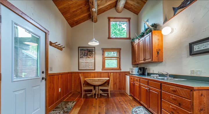 1 Bed Rustic Cabin Near Two Medicine Lake: Cabin 4 - East Glacier Park, MT