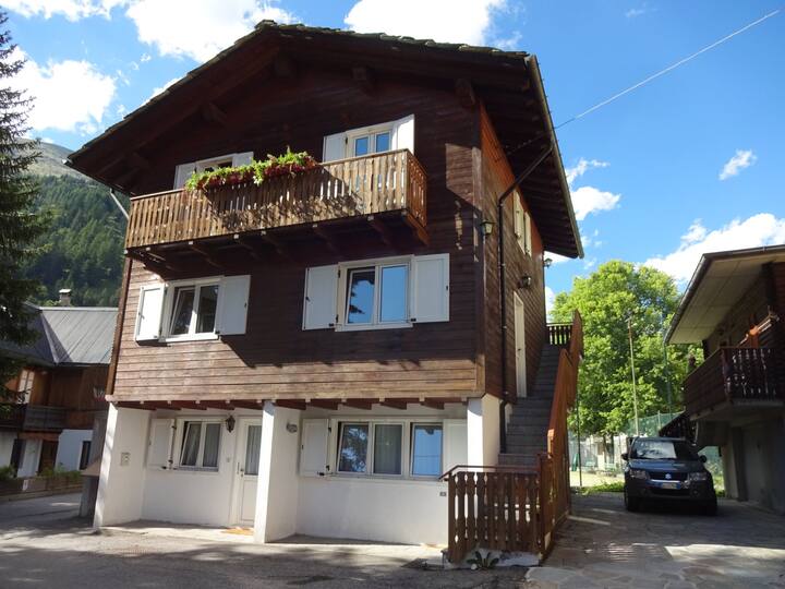 Appartamento In Centro A Champoluc. - Champoluc