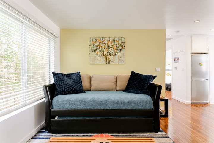 Great 2-bdr Apt By Venice Beach - Santa Monica, CA