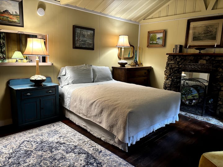 Motel Del Rogue Riverfront Kitchen Suite #4 - Grants Pass, OR