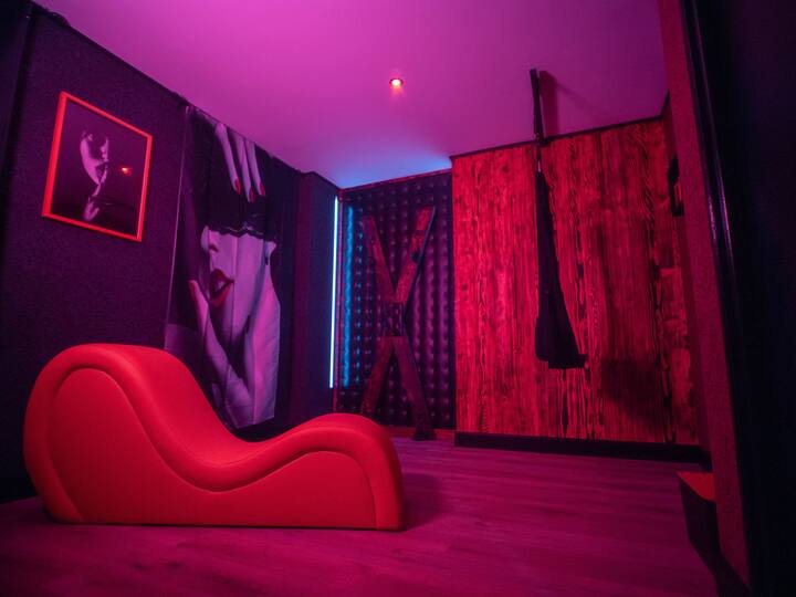 Shiny Secret Love Room - Limoux