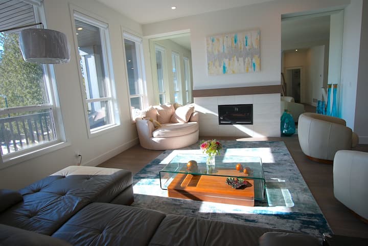 Peaceful Coquitlam Escape Surrounded By Nature - Coquitlam