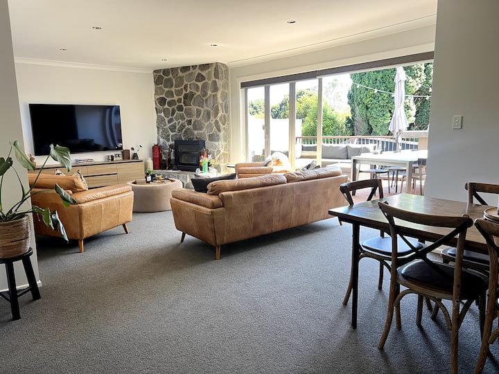 Strandon Large Family Home - New Plymouth
