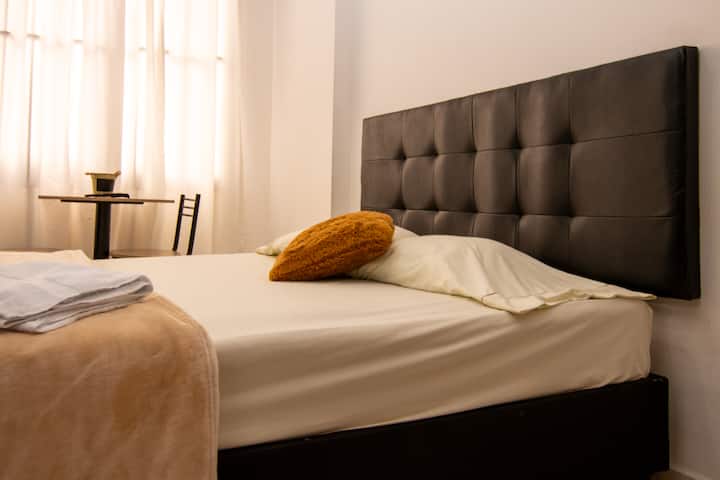 Apartamento Familia 3 Camas/wi-fi/parqueo/lavadora - Medellín, Colombia