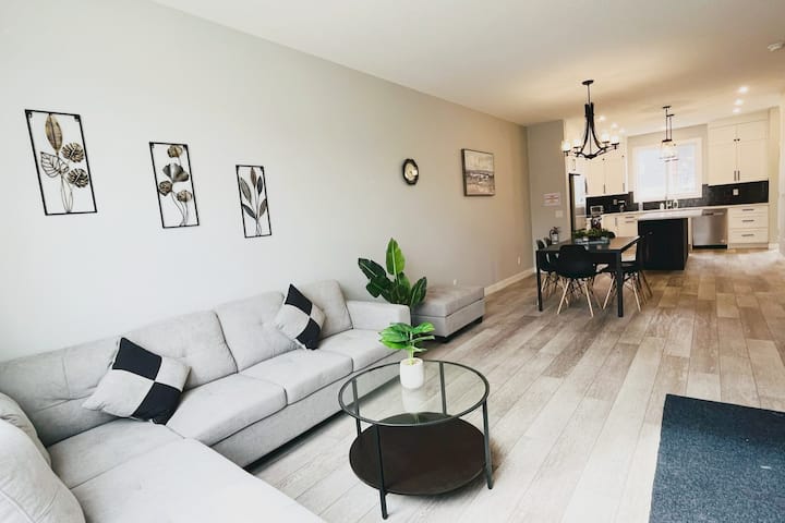 Brand New Guesthouse In Northwest Calgary With A/c - Calgary