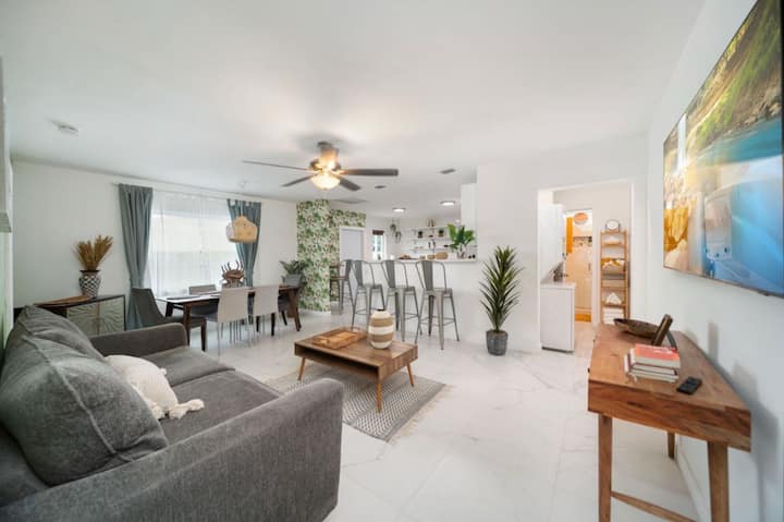 House In The Heart Of Miami - Miami, FL