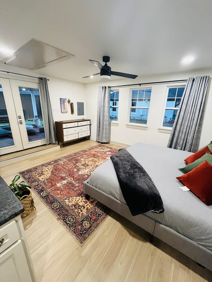 Cozy Casita In Oak Cliff - Dallas, TX