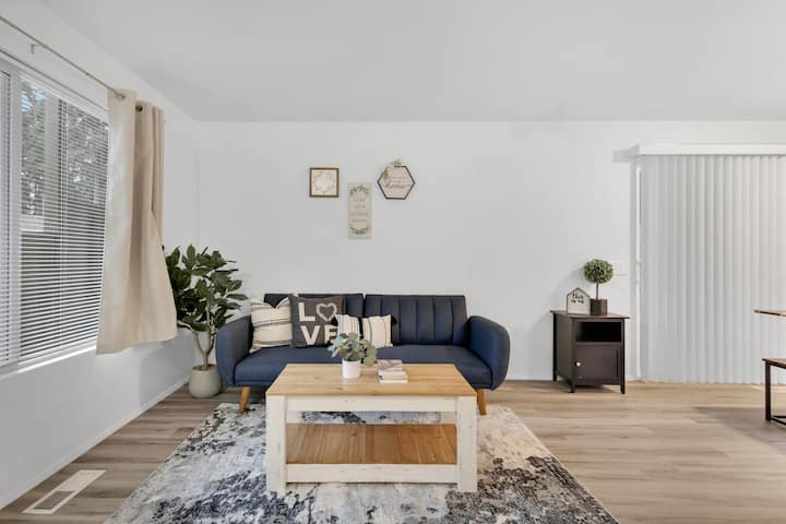 Central Bellevue Guesthouse - Issaquah, WA