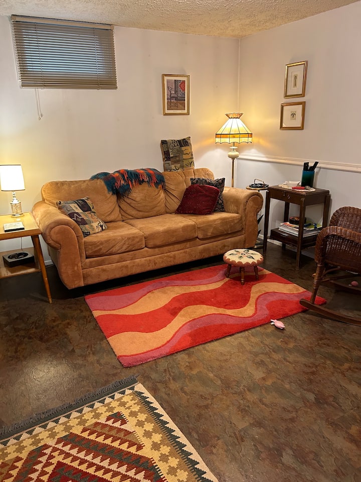 Cozy 1-bedroom Furnished Suite - Saskatoon
