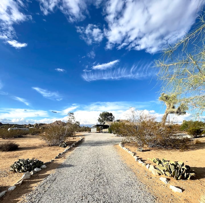 Joshua Tree Sage House ~ Minutes From Jtnp - Joshua Tree National Park, California