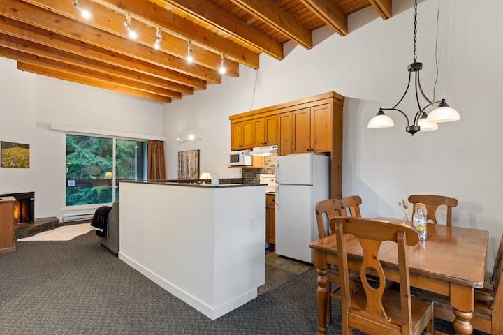 Spacious Mountainside Penthouse Suite - Whistler