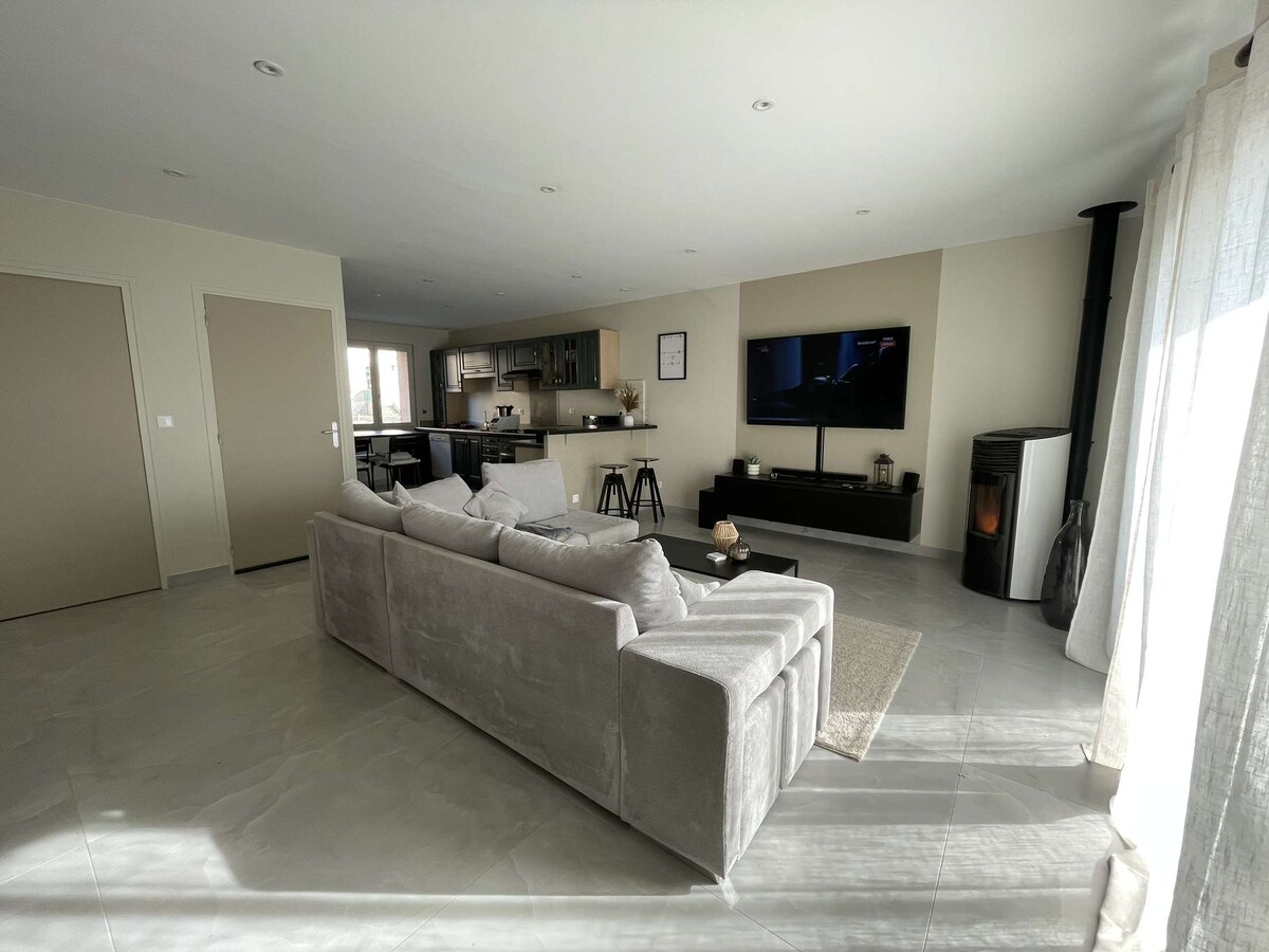 Charmante maison de village à Salt en Donzy - Maisons à louer à Salt-en ...