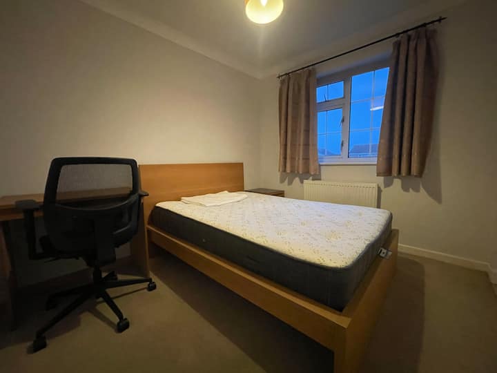 First Floor Double Bedroom - Southampton