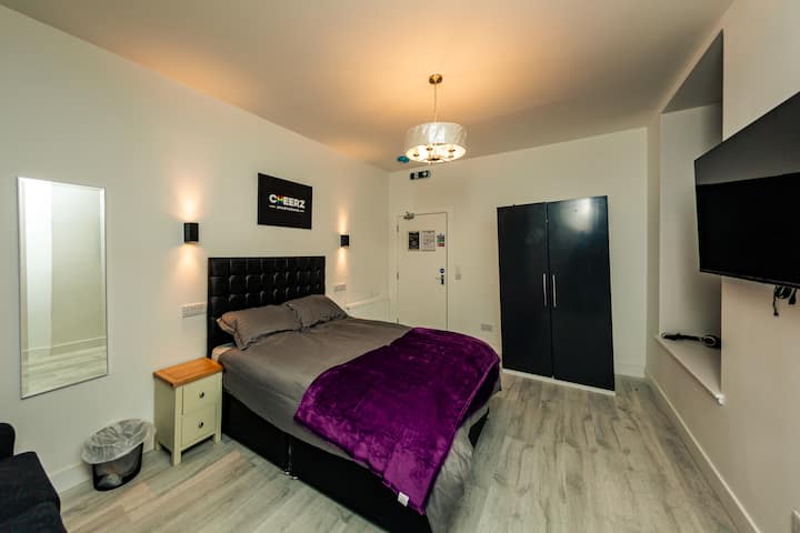 Room Above Nightclub #4 - Aberdeen