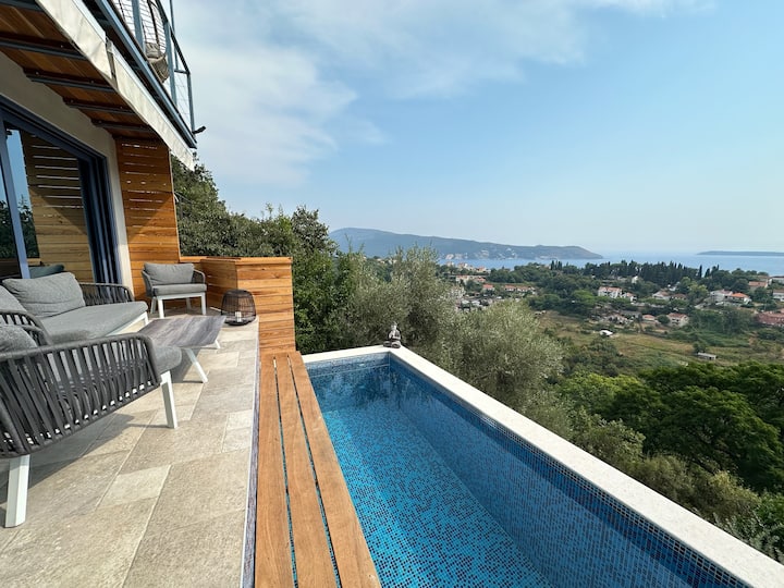 Hilltop Luxury: 5-bed Villa With Pool & Epic Views - Montenegro