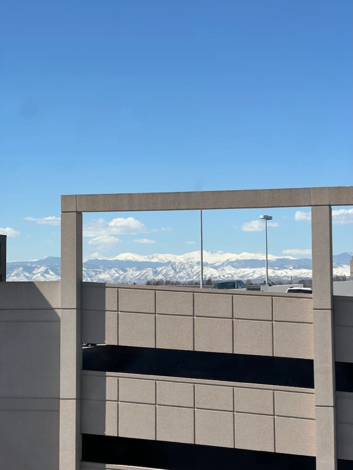 Luxury Mountain View With Amenities - Denver, CO