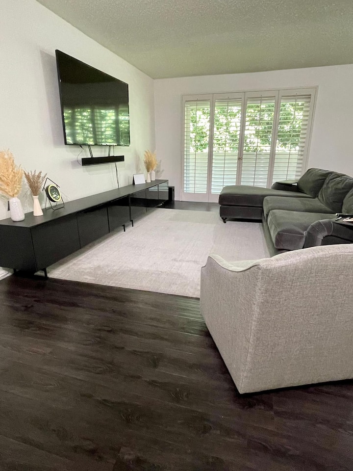 Comfy Basic Stay West Hollywood - West Hollywood, CA