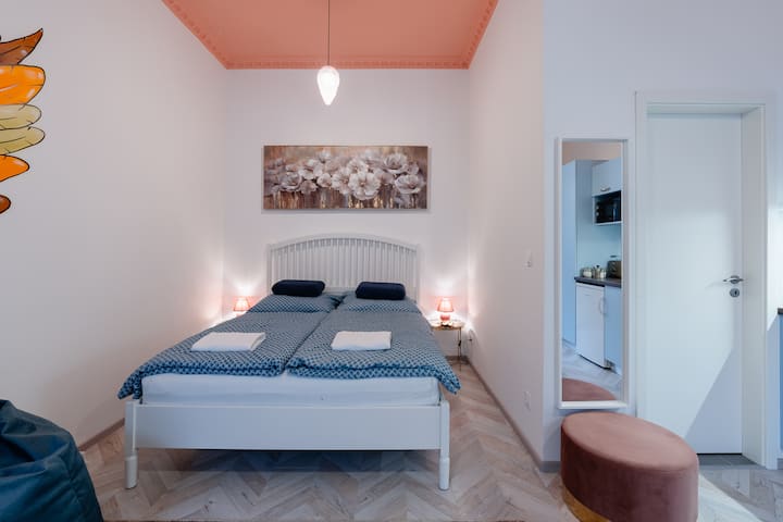 Rumbyroom1 - Budapeste