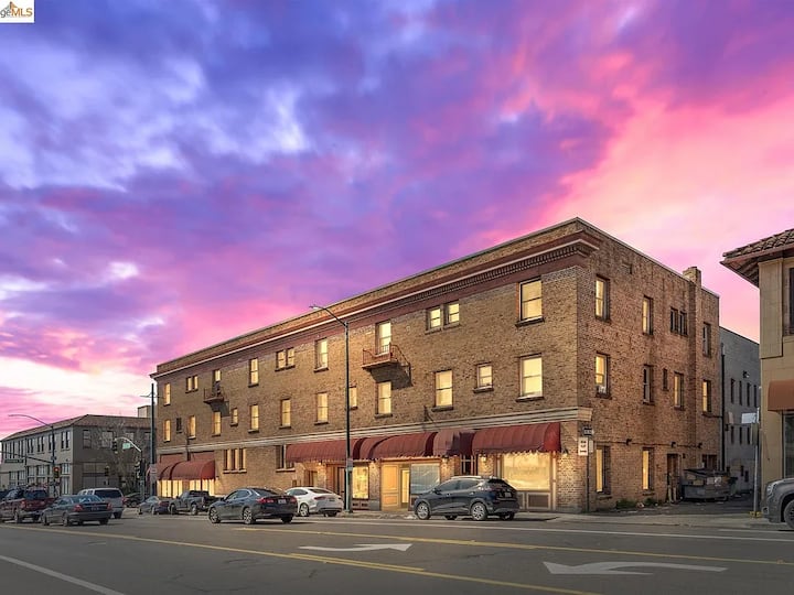 Bright & Cozy Condo@ Downtown - Vallejo, CA