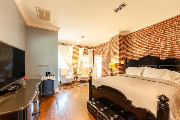 Private Stay On Beautiful Estate - Thomasville, GA