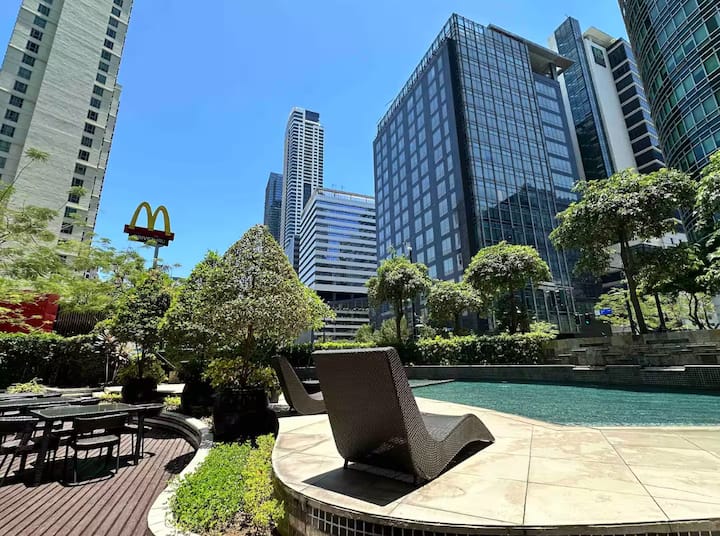 2br At Bgc|w Pool & Gym Access|up To 12 Guests - Taguig