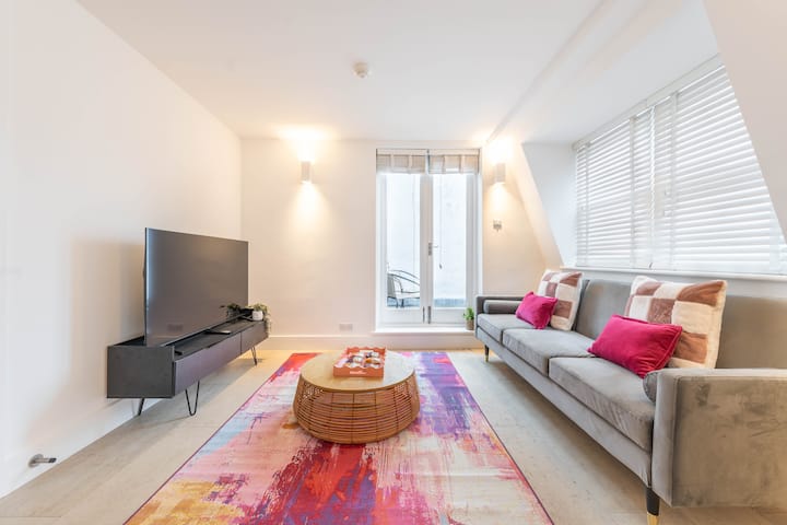 Berryland 11 I By Artsy - Central London