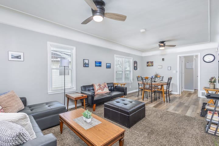 Cozy Bungalow - Lake St. Clair Area Travelers - Roseville, MI