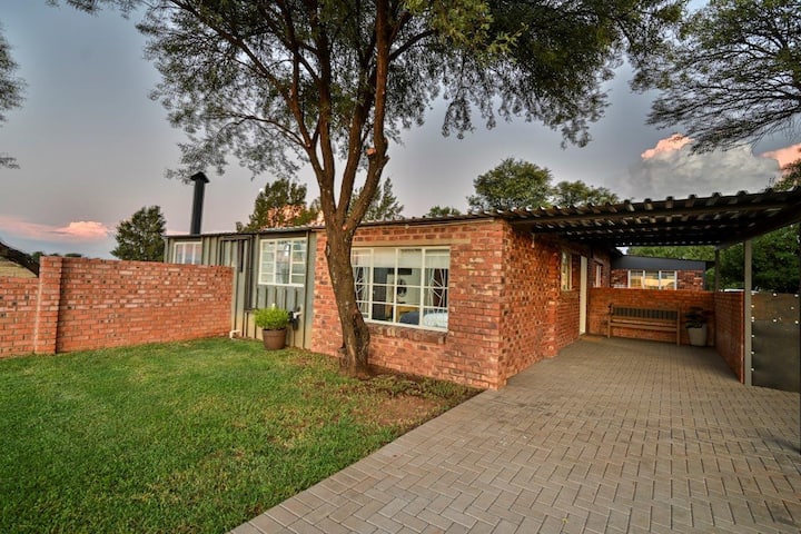 Anna Africa Flat - Bloemfontein