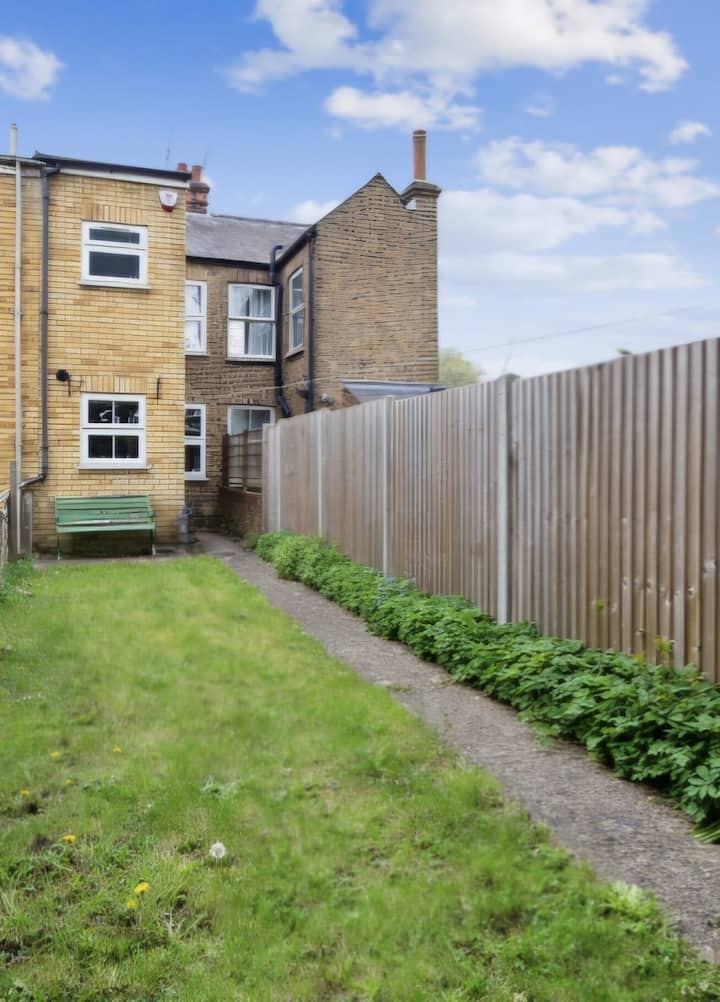 Charming House 2 Bedroom With Patio In Croxley - Watford