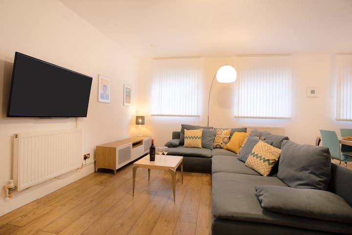 Smart Tv | Self Check-in | Coffee Machine - Manchester