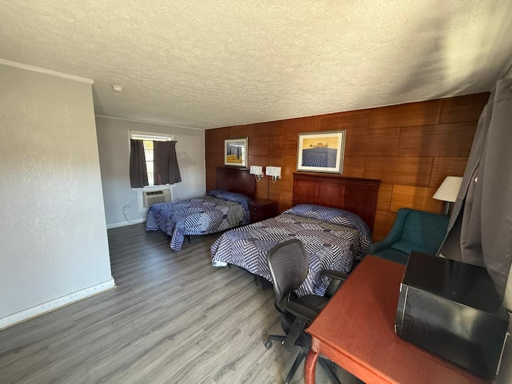 2 Full Beds Non-smoking | Oyo Hotel Economy Inn - Danville, VA