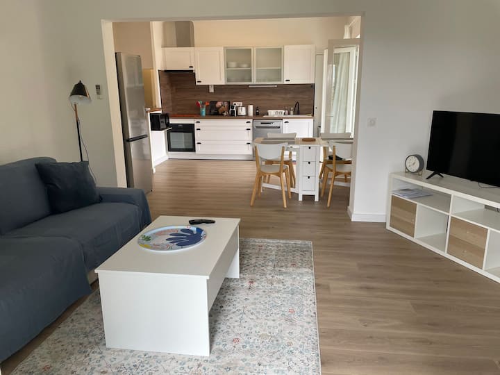 2 Bedroom Apartment On The 1st Floor Of A House - Manosque