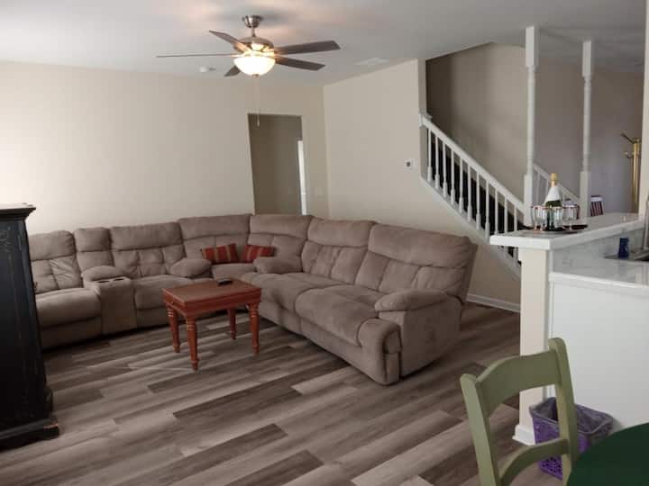 Lovely  New Home For 8  In Peaceful Cul-de-sac - Newnan, GA