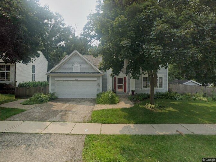 Private Quarters On Wooded Oasis - Lake County, IL