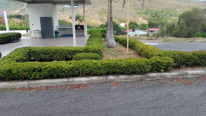 Casa Vacacional Para 28 Personas - Tocaima