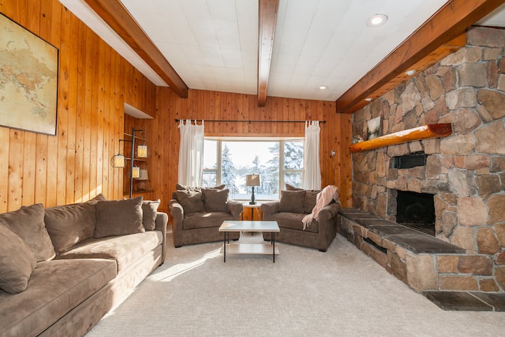 Serene 4 Bed House On 1 Acre Lot - Bozeman, MT