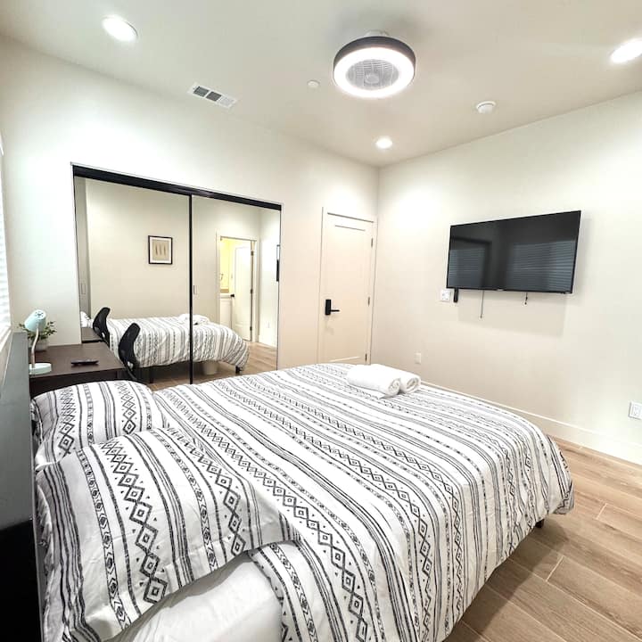 Welcome To Our Bright Master Room Near Disneyland - Stanton, CA