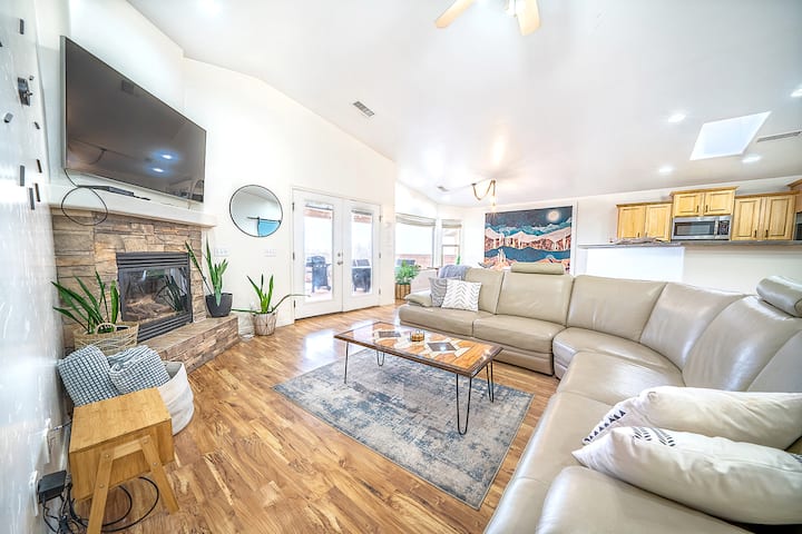 Stonecliff Oasis- W/ Hot Tub - Page, AZ