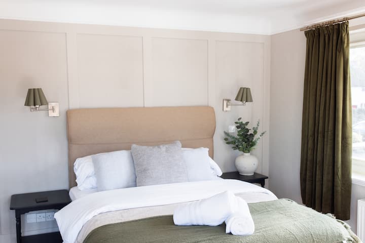 #4 - King Room At The Raven Aparthotel - Ironbridge
