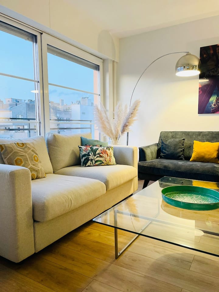 Lovely 2 Bedroom Flat With Balcony And Parking - Luxembourg