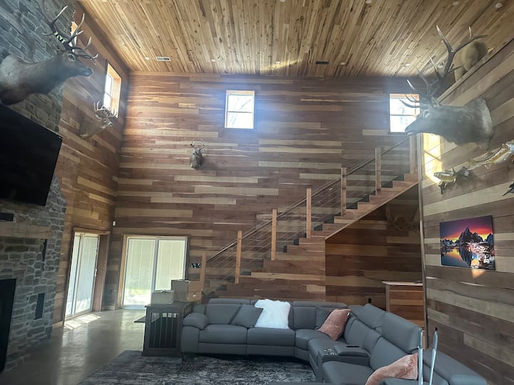 Barndominium/cabin In Woods - Bloomfield, IN