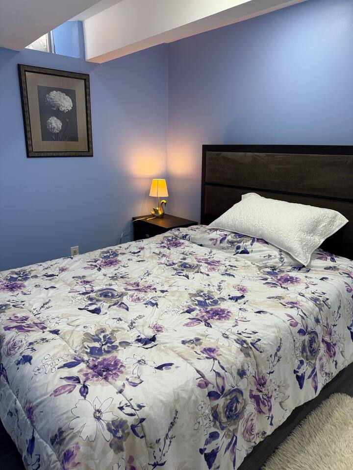 Cozy One Bedroom Unit - Whitby, ON, Canada