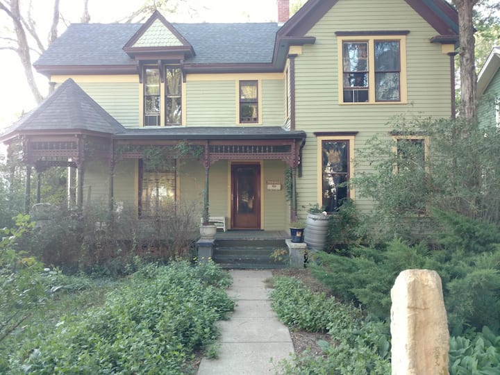 Cedar Cottage - Abilene, KS