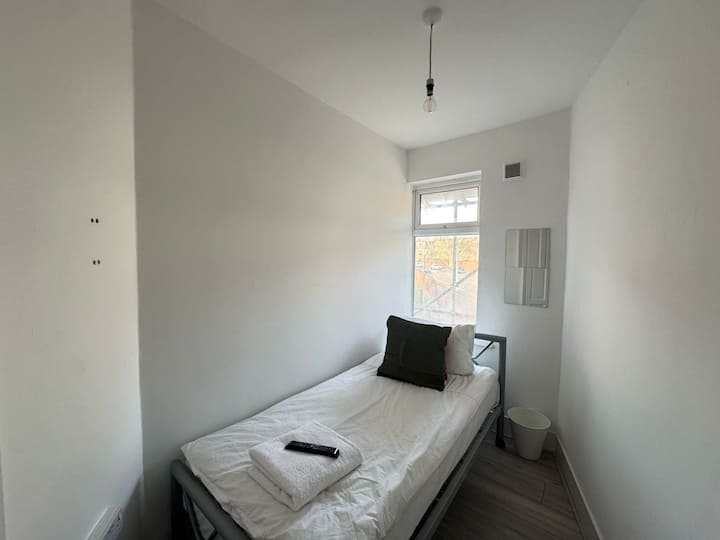 38lyw | Clean Single Room (Stratford, London) - Woolwich
