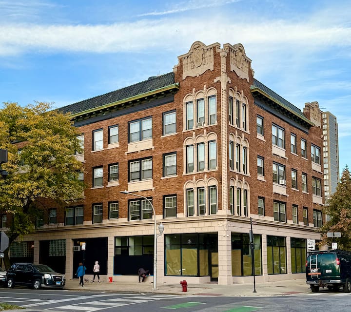 2 Room Studio On The Red Line - Chicago