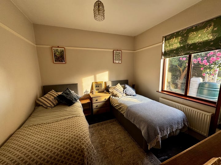 Shared Home Away From Home - Tal-y-bont