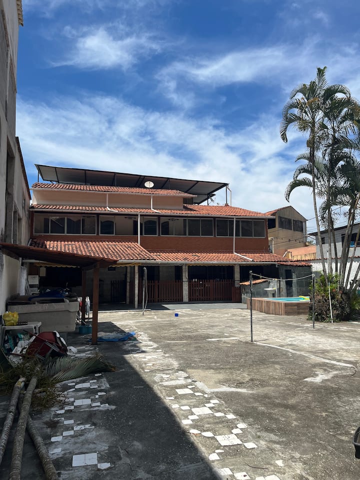 Casa Com Piscina E Espaçosa. - Niterói