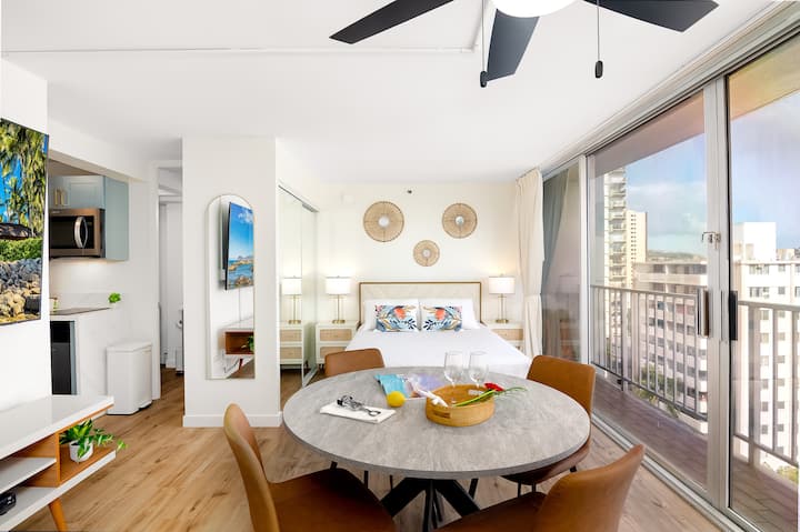 Newly Renovated + Rooftop Pool, Near Waikiki Beach - Honolulu